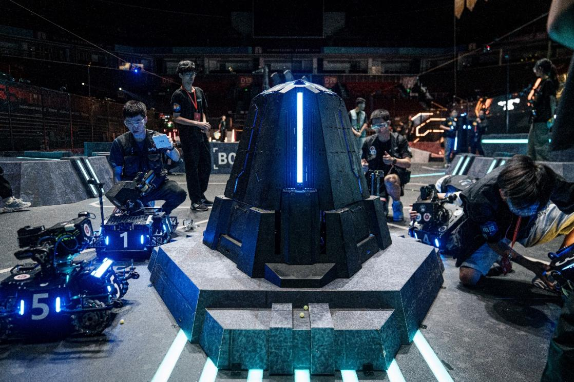 硬核战队逆境启航 打赢“机器人大战” 深圳大学RobotPilots战队获全国大学生机器人大赛南部赛区冠军-深圳大学新闻网